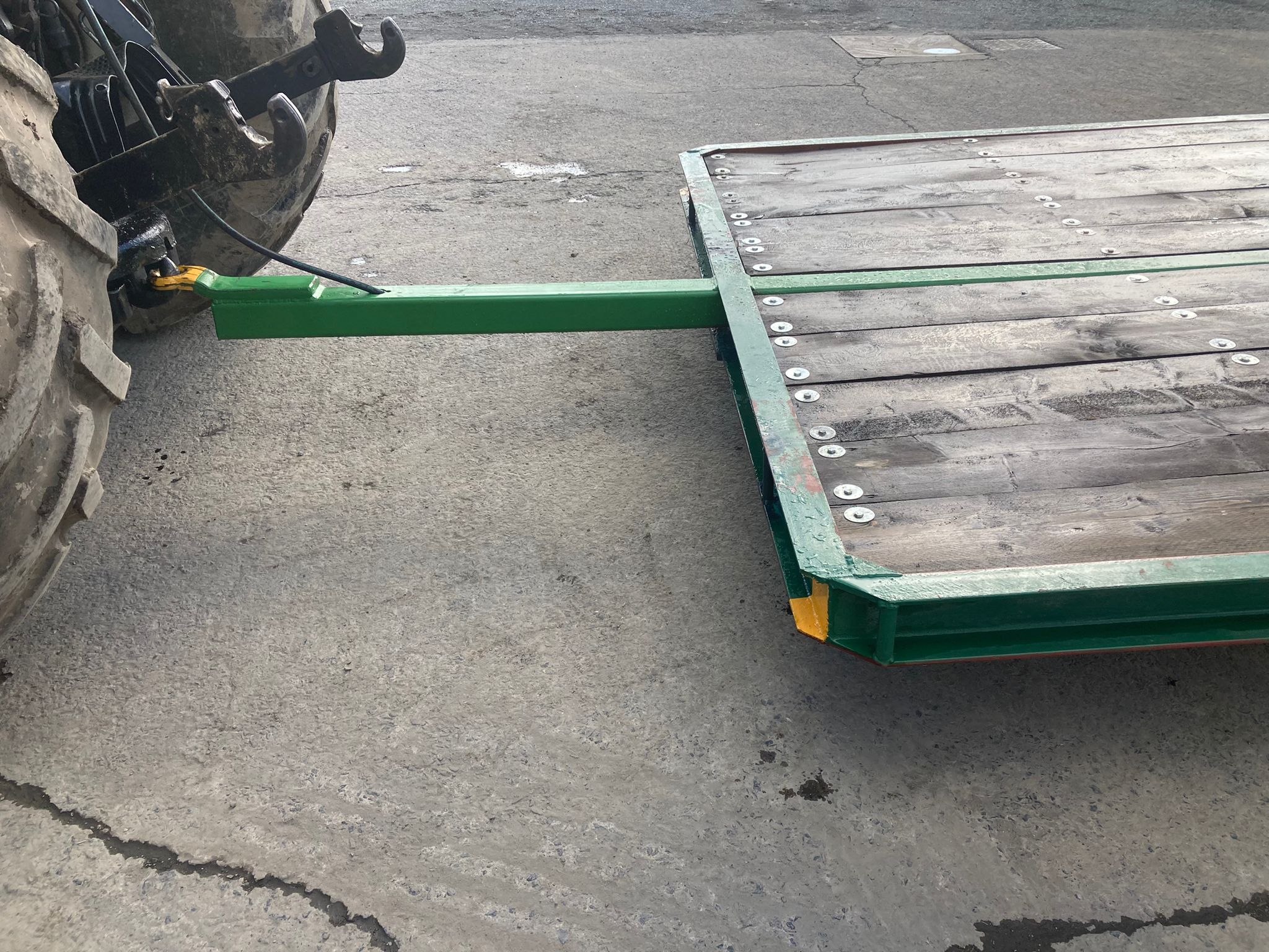13 ft x 8.3 ft Flat bed low loader trailer with hydraulic lift - Colin ...