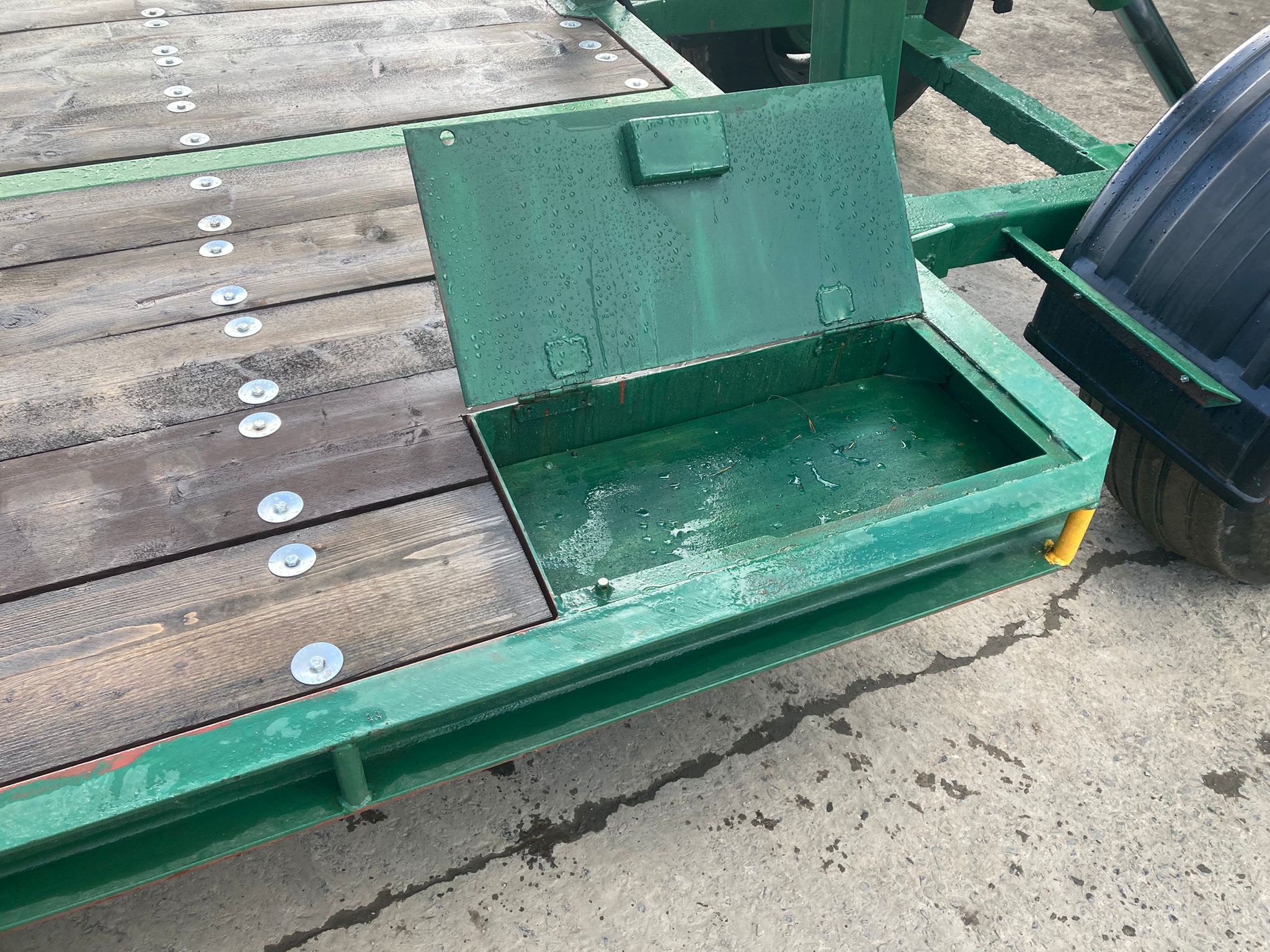 13 ft x 8.3 ft Flat bed low loader trailer with hydraulic lift - Colin ...