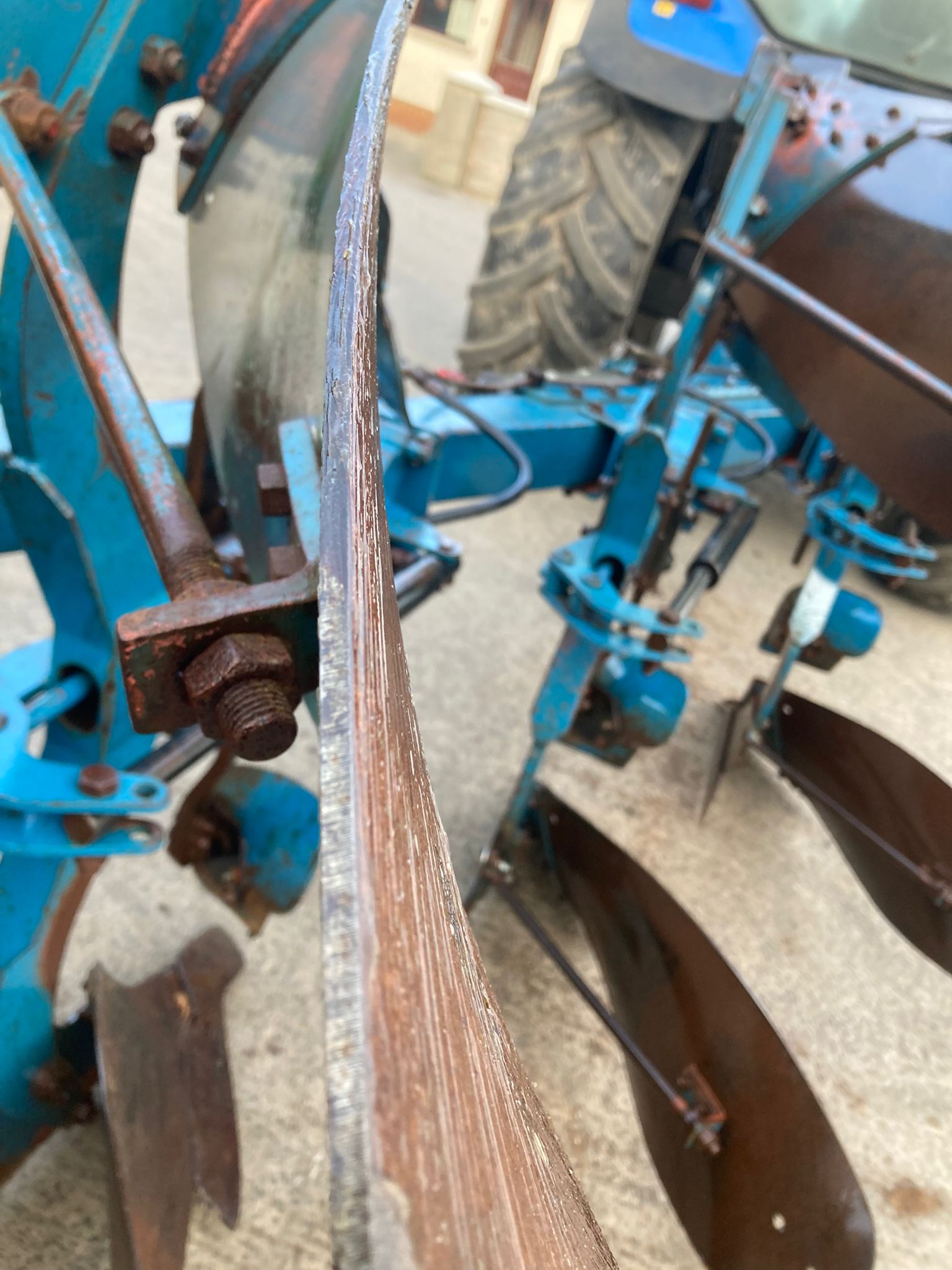 Overum 4 Furrow Plough - Colin Cantley Farm Machinery